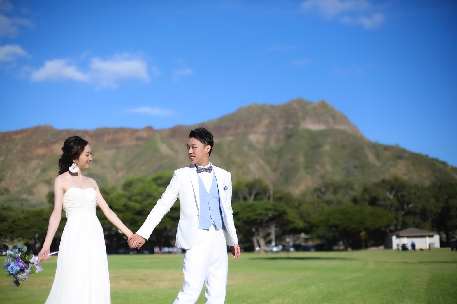 大好きなハワイでの前撮り♡輝くビーチやダイヤモンドヘッドを 大好きなハワイでの前撮り♡輝くビーチやダイヤモンドヘッドを